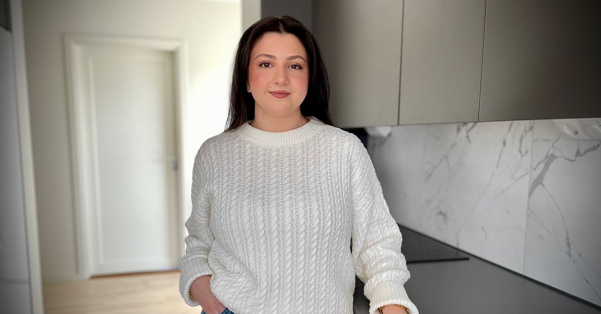Naya, 23, bor kvar hemma: ”För dyrt att skaffa eget” | SVT Nyheter