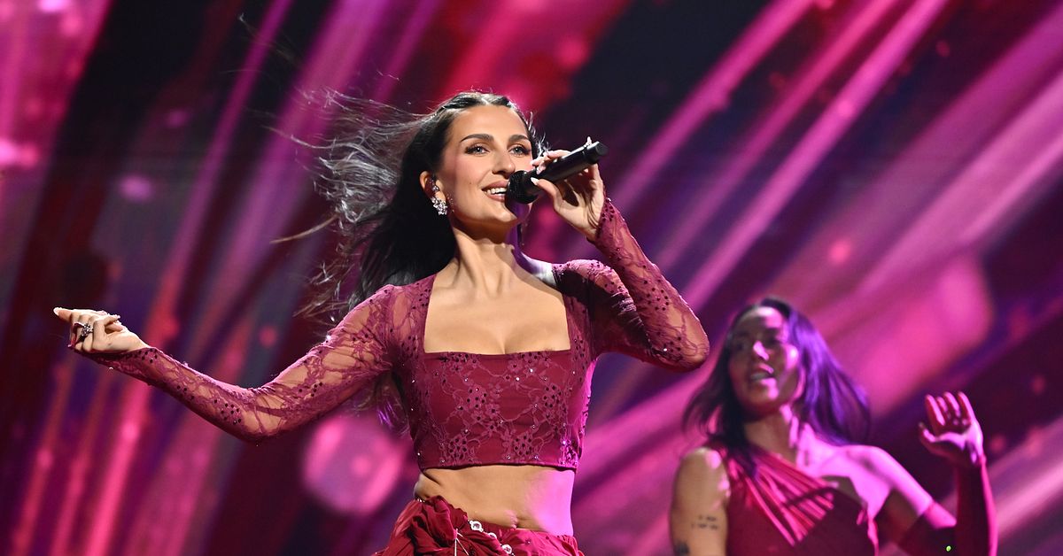 Meira Omar ändrar numret efter kameramannens fall | SVT Nyheter