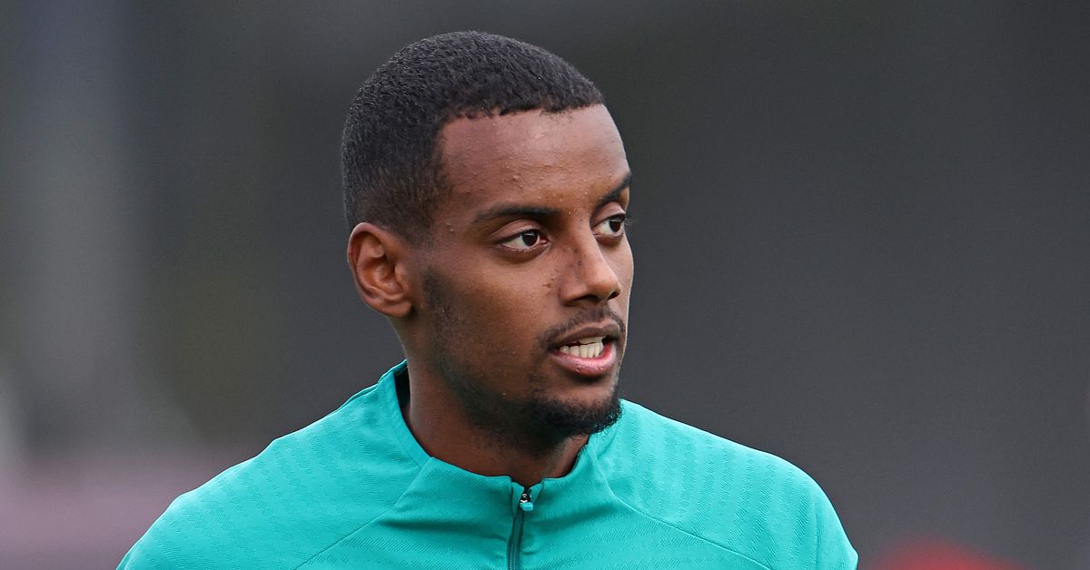 Fotboll: Alexander Isak från start när Liverpool spelar Champions ...