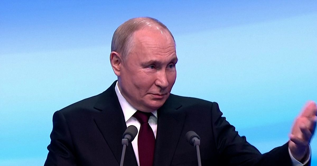 Putin vinner riggat val – blir återvald som president | SVT Nyheter