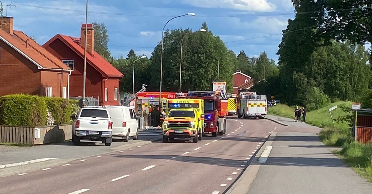 Fullt utvecklad brand i industrilokal i Borlänge | SVT Nyheter