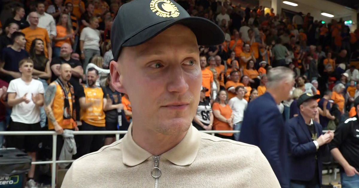 Basket: Tidigare Norrköpingstränaren Mikko Riipinen rörd efter nya SM-guldet i basket | SVT Sport