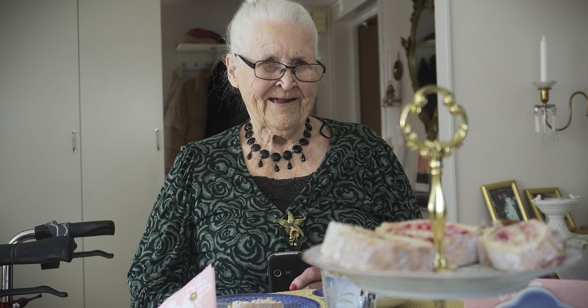 Ingrid, 100: ”Det är meningen med mitt liv” | SVT Nyheter