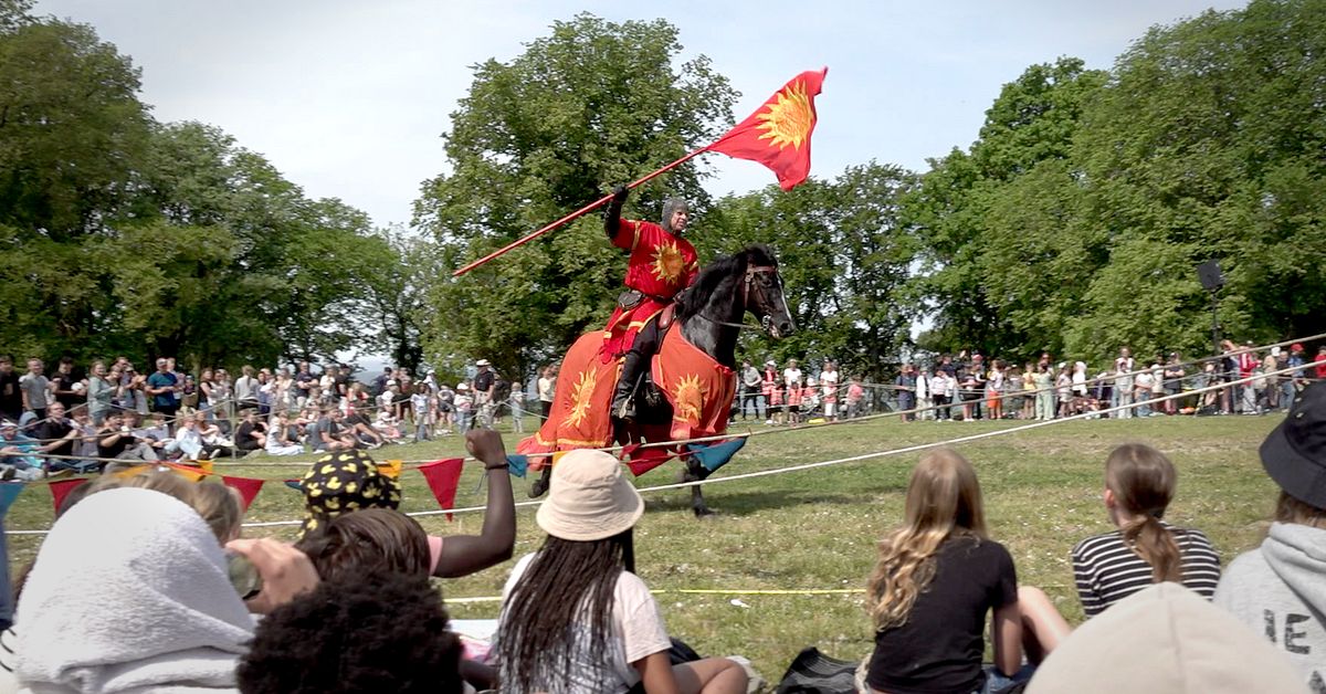 Här drabbar riddare samman under tornerspel i Visby | SVT Nyheter
