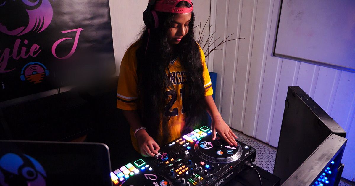 Sveriges yngsta DJ redo för världen – nu är Rylie, 10, inbjuden till ...
