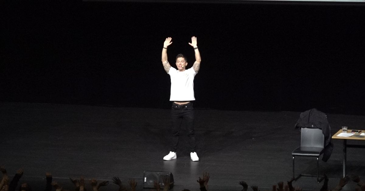 Så står man upp mot mobbning – 800 fjärdeklassare fick tips av Alex ...