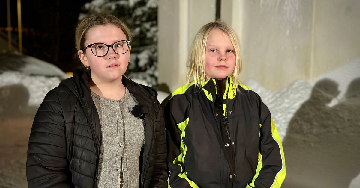 Alice och Hollie sörjde sin avlidne vän i Hassela kyrka. | SVT Nyheter
