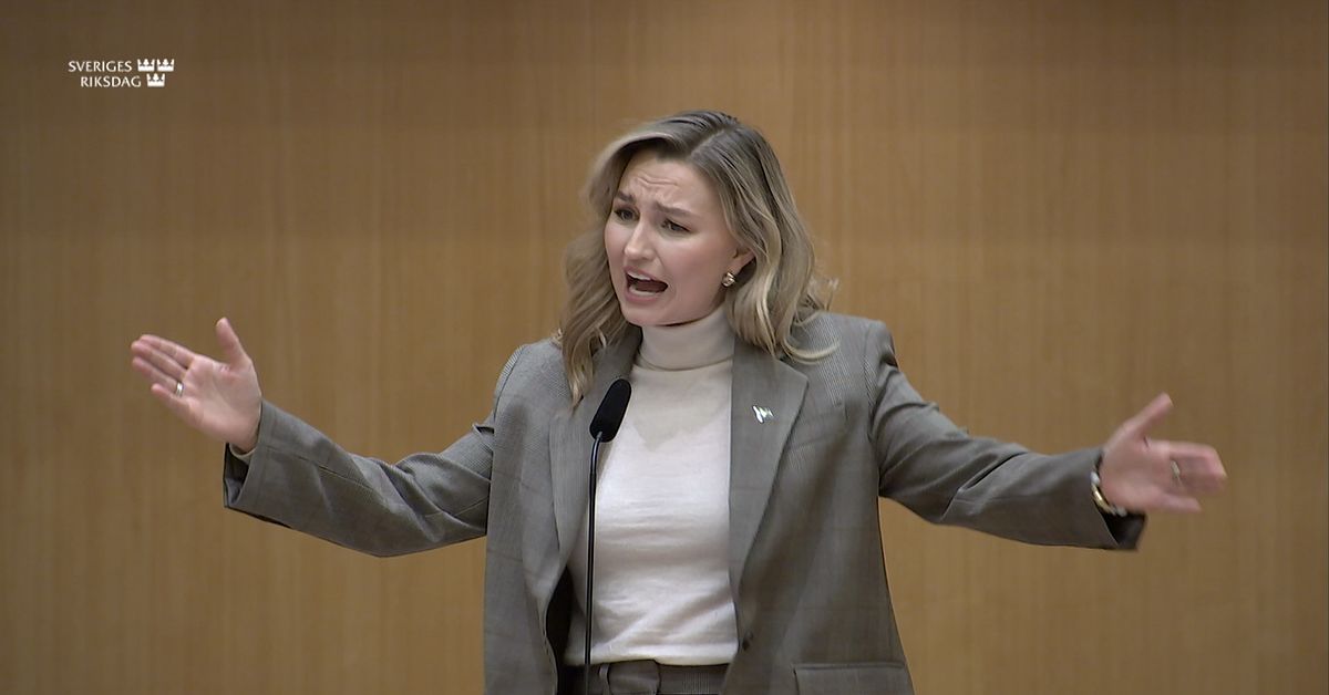 Busch dansar i talarstolen: ”Cringe så det förslår” – Senaste nytt om ...