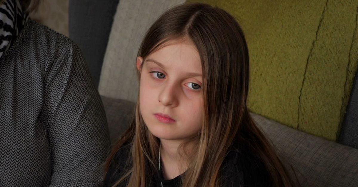 Svenskfödda Lisa, 9, utvisas ensam till Albanien | SVT Nyheter