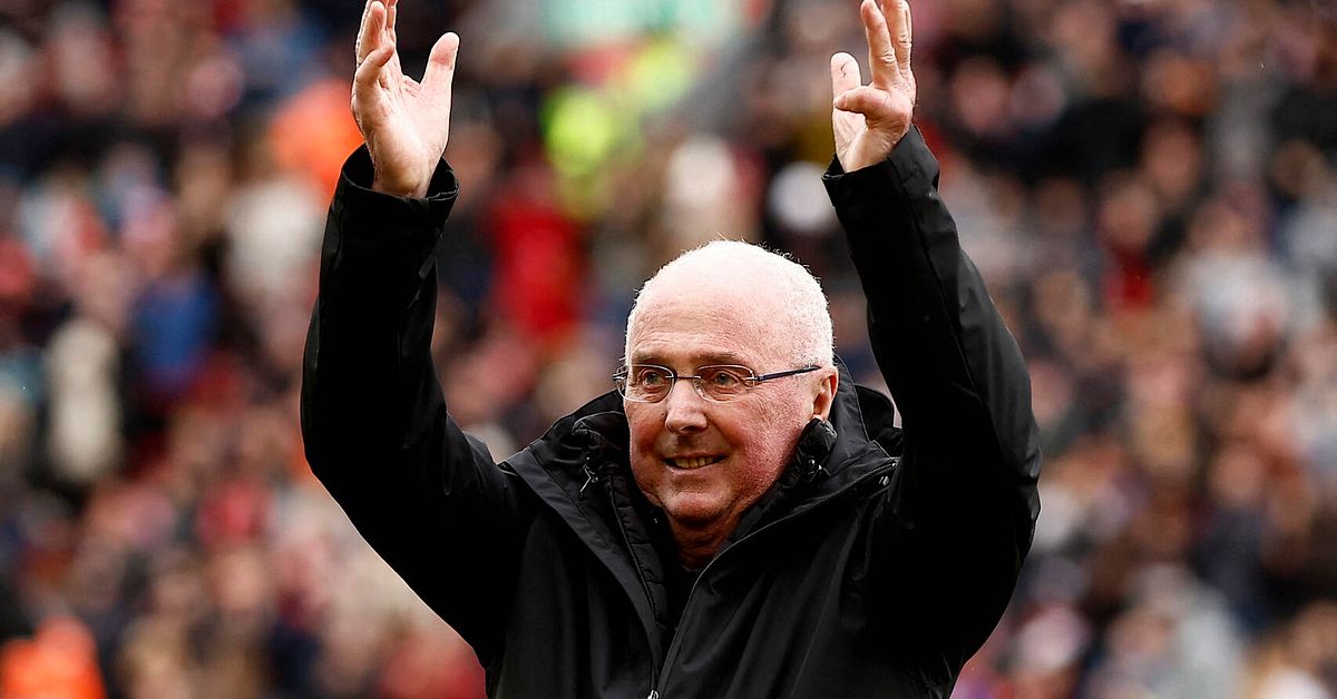 Fotboll: Här får Sven-Göran ”Svennis” Eriksson hederspris på Benficas ...