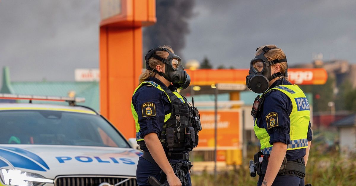 Kraftig brand i industrilokal i Trollhättan | SVT Nyheter