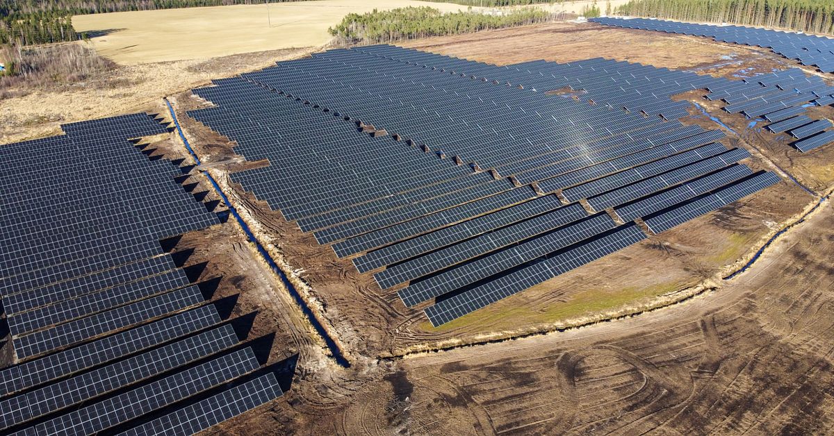 Nu är den stora solcellsparken i Gislaved igång: ”Den är unik” | SVT ...