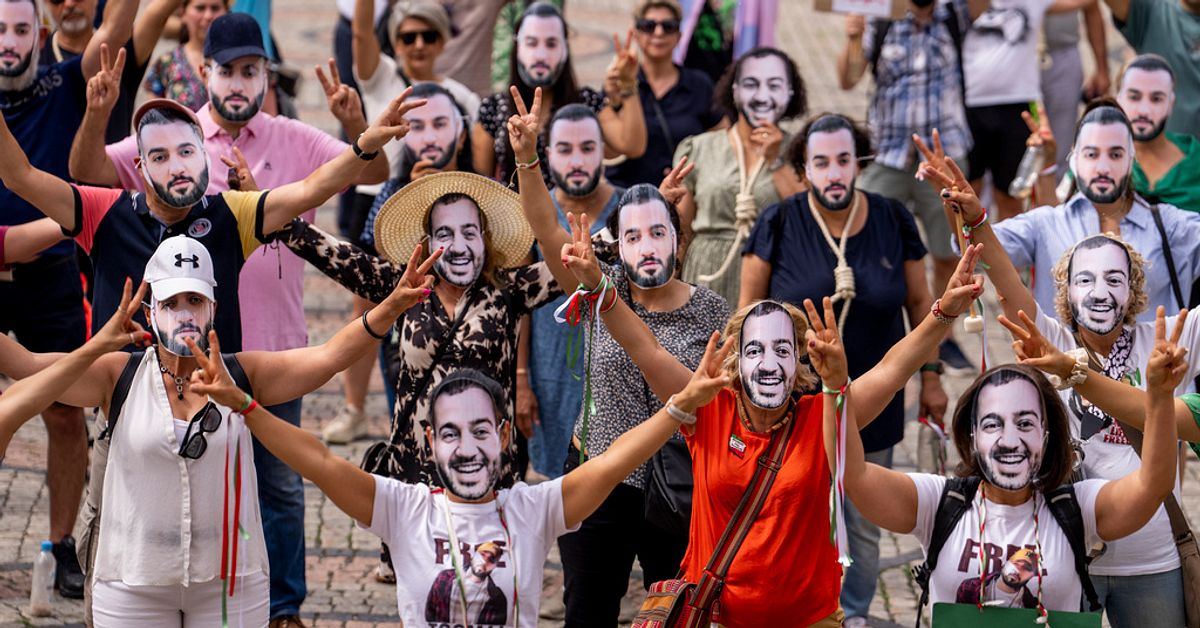 Känd iransk rappare döms till döden | SVT Nyheter