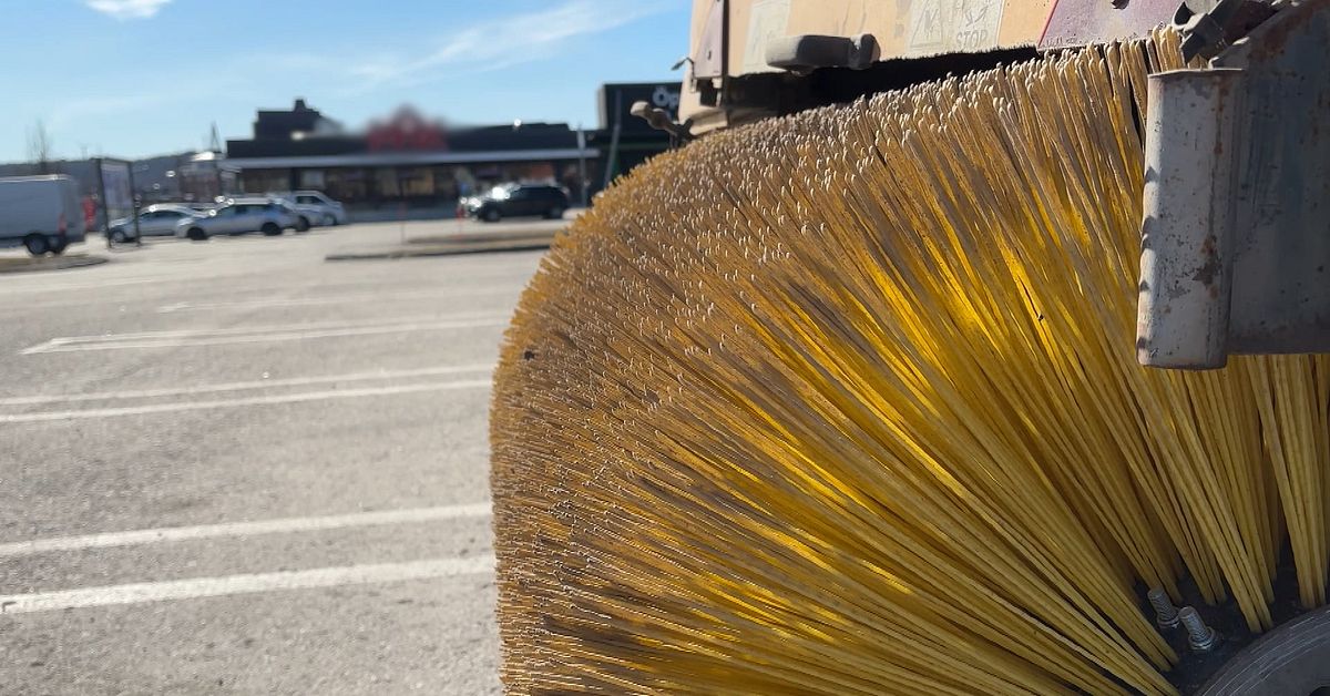 Rekordtidig sopning av Västernorrlands gator | SVT Nyheter