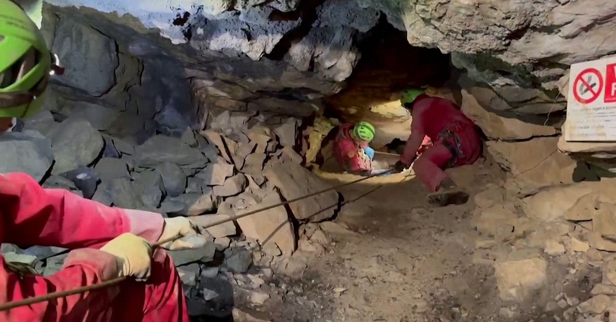 Räddad efter tre dygn skadad i en grotta | SVT Nyheter