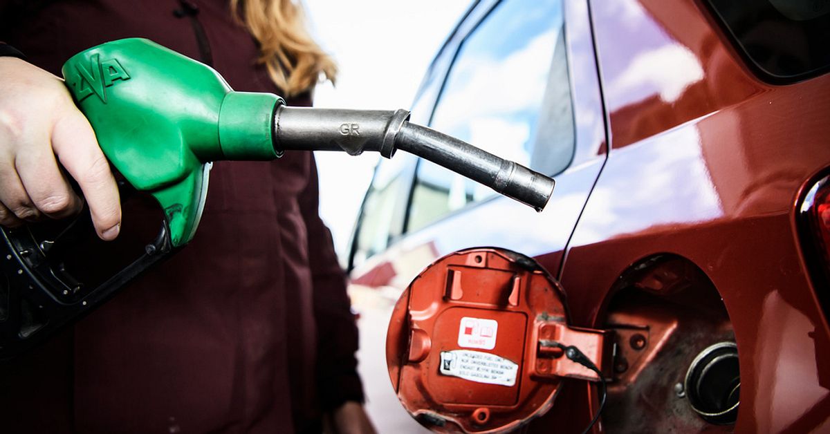 Många fastnar när bränslet tagit slut på flera orter | SVT Nyheter