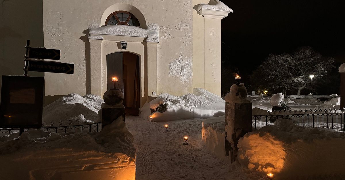 Hassela kyrka öppen för ljuständning för den avlidna pojken | SVT Nyheter