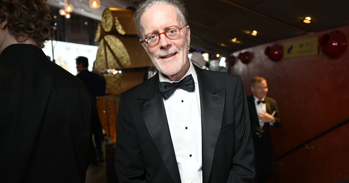 Oscarsvinnaren Per Hallberg förlorade sitt hem i bränderna | SVT Nyheter