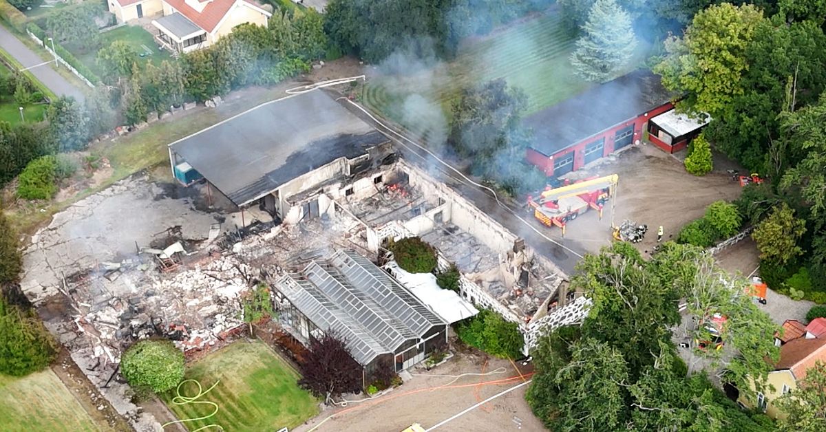 Brand i hus på Adolfsberg i Helsingborg: ”Explosivt förlopp” | SVT Nyheter