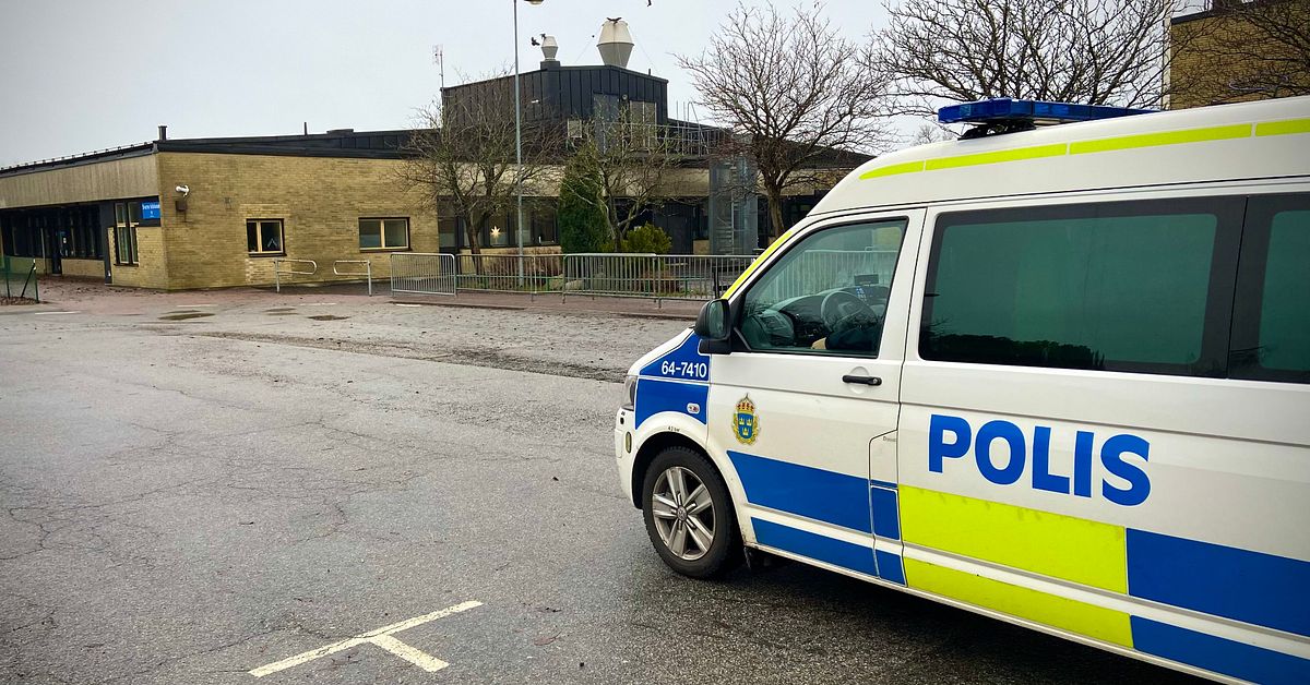 Person med vapen vid skola utanför Ystad – elever hölls hemma | SVT Nyheter