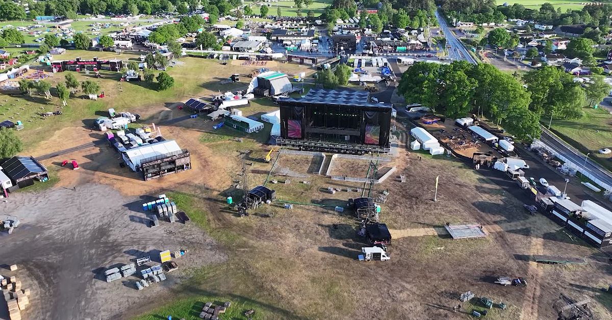 Största scenen på Sweden Rock har rasat | SVT Nyheter