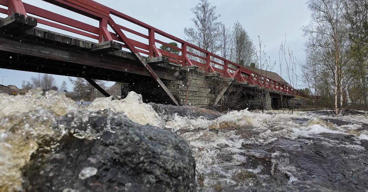 Bro i Bureå stängs av – på grund av vattenflödena | SVT Nyheter