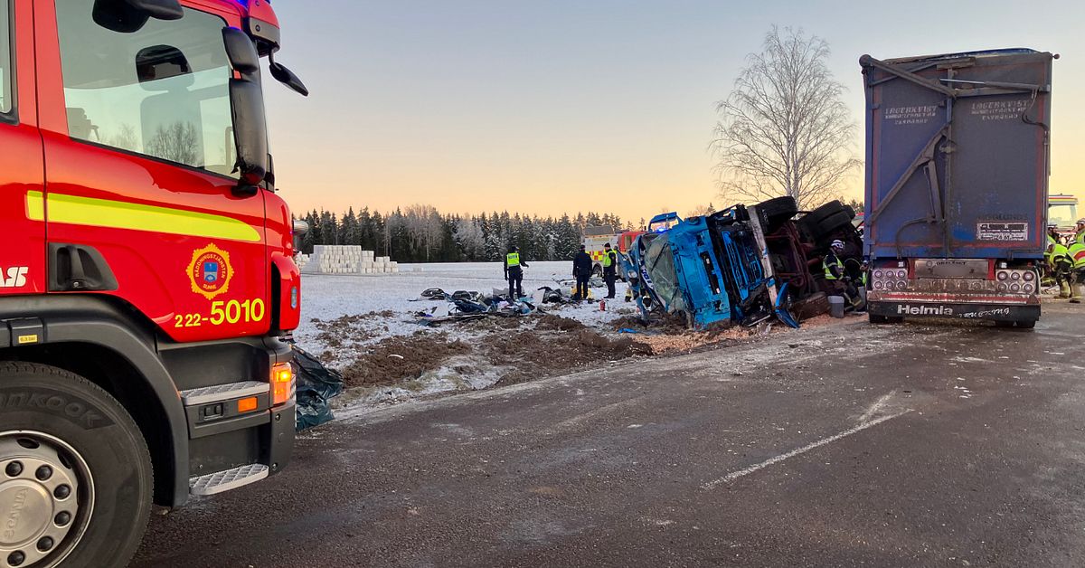 Ung kvinna död efter olycka mellan en lastbil och en personbil på E45 i Kils kommun | SVT Nyheter