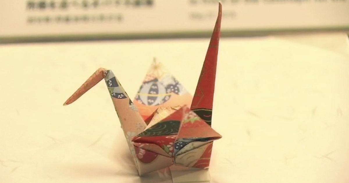 Obama skänker origami till Japan | SVT Nyheter