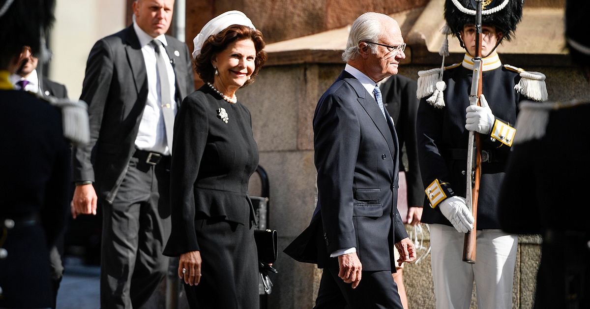 Kungen har drabbats av diskbråck | SVT Nyheter