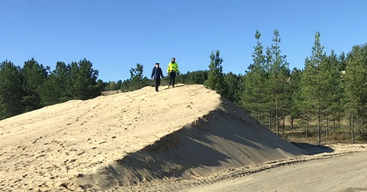 Saharalika sanddyner byggs vid E18 | SVT Nyheter