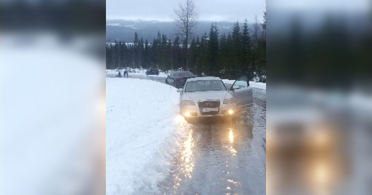 30 satt fast i halka vid Tännforsen | SVT Nyheter