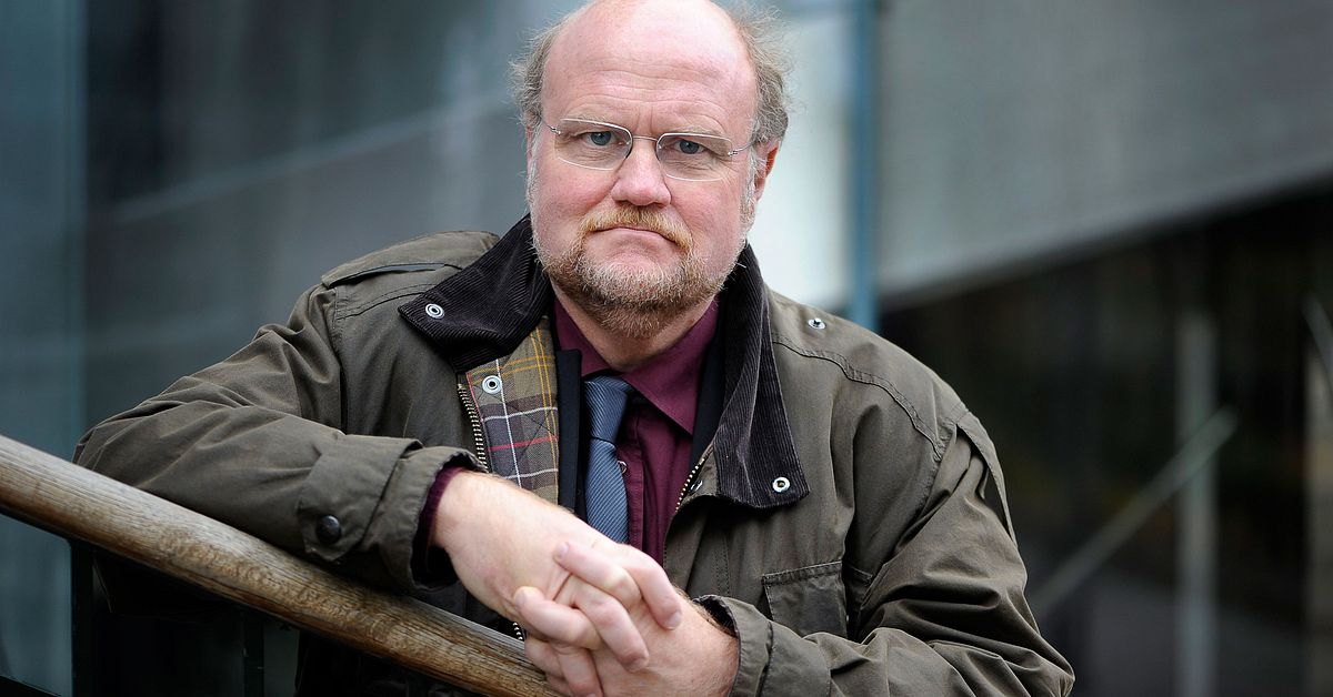 Ola Larsmo prisas som folkupplysare | SVT Nyheter