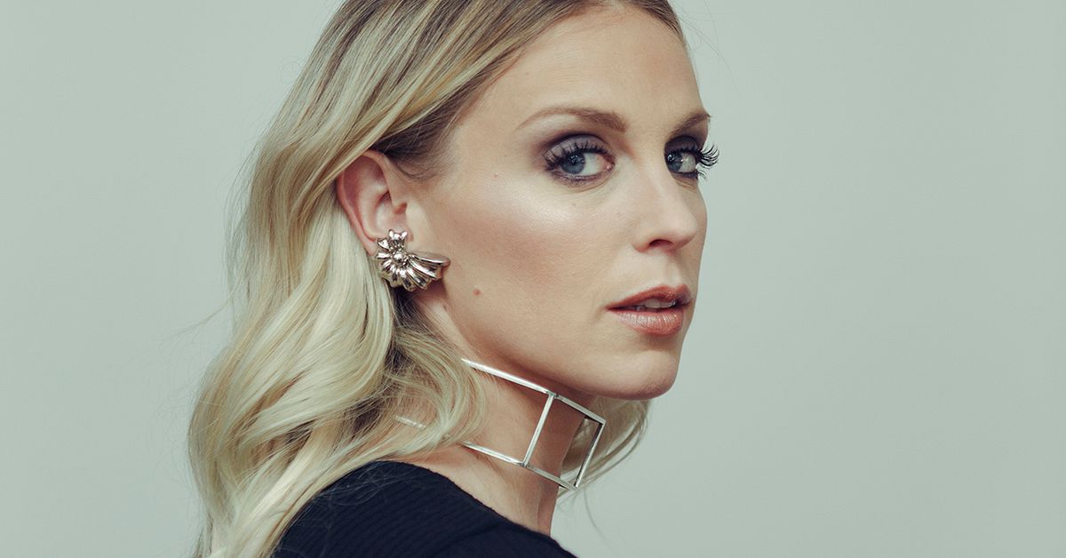 Reggae och motor i Syster sols nya video | SVT Nyheter