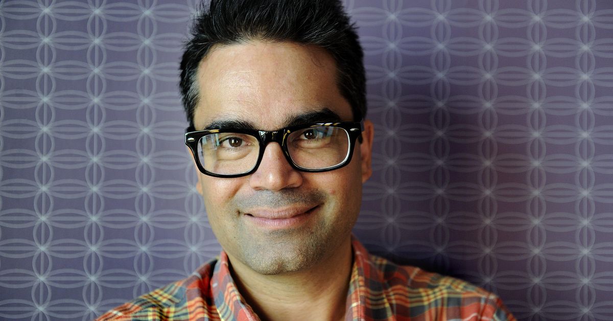 David Batra testar skämt i Laholm | SVT Nyheter