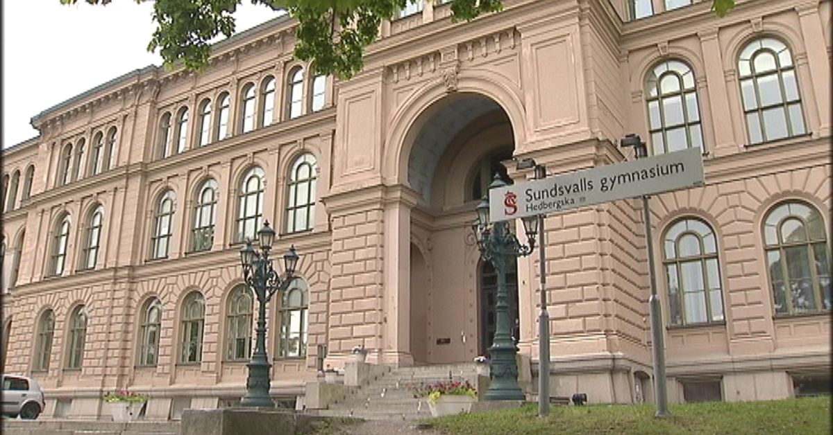 Ritade Hakkors Vid Skolskåp Svt Nyheter