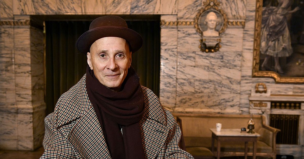 Kostymdesignern Charles Koroly är död | SVT Nyheter