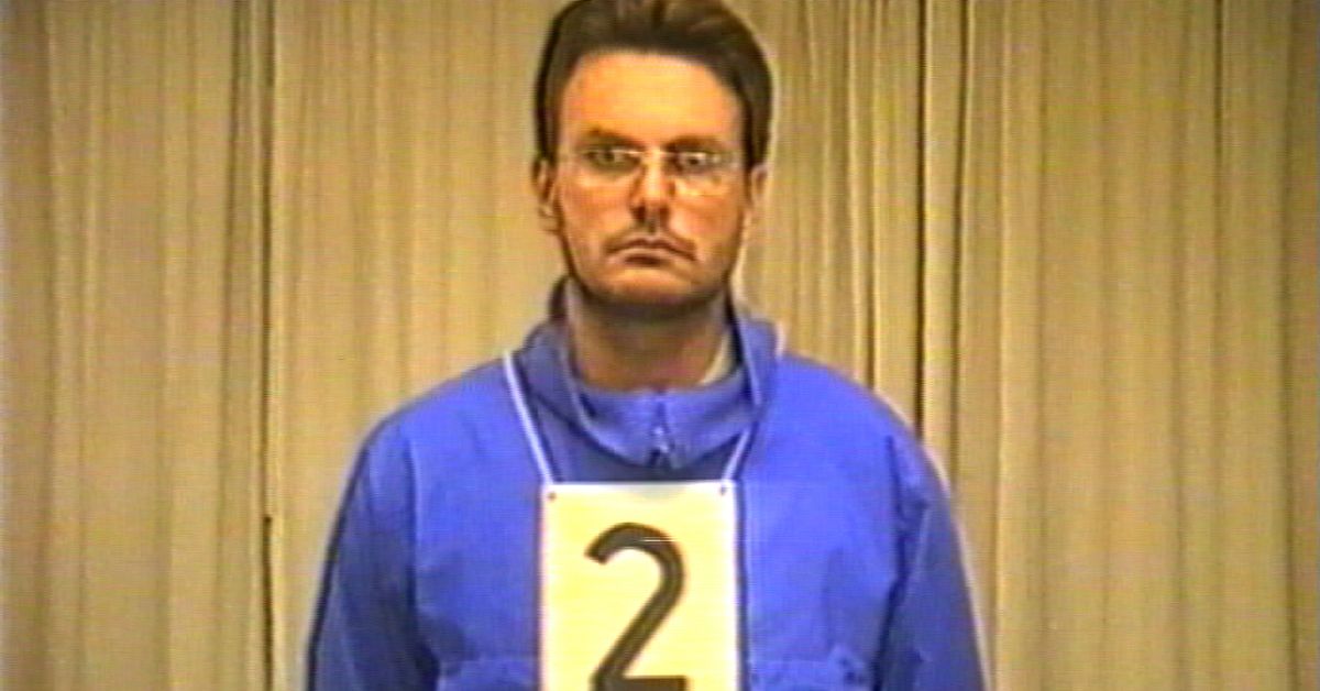 Se dokumentären om Lasermannen – en mördare som fick ett helt samhälle ...