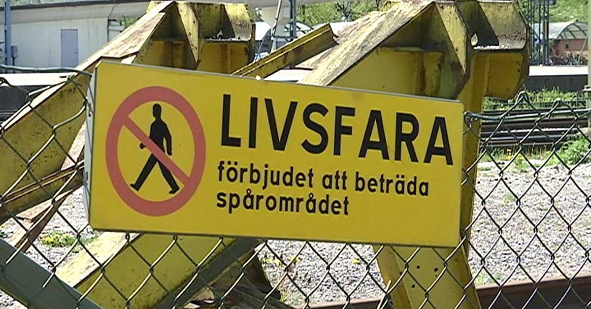 Åtalas för knuff mot kontrollant | SVT Nyheter