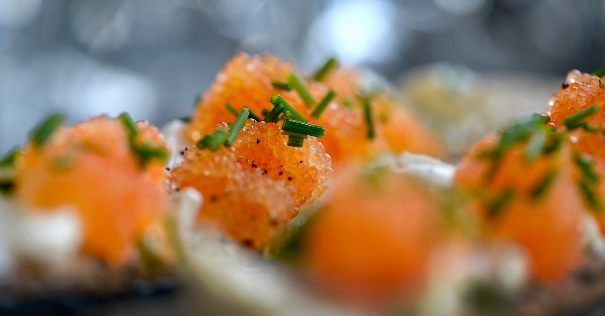 Kommunalråd avslöjade falsk löjrom | SVT Nyheter