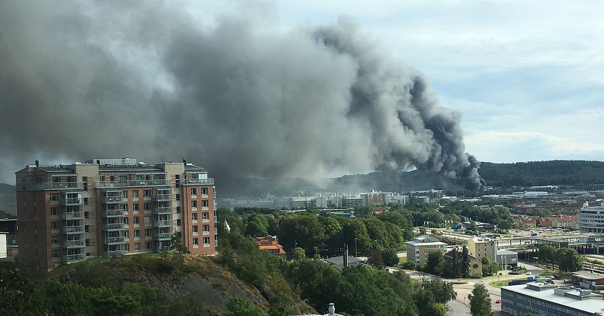 Brand i industrilokal i Mölndal | SVT Nyheter