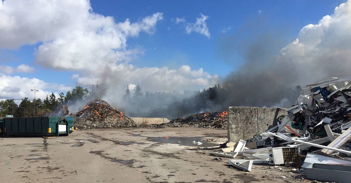 Räddningstjänsten avslutar insatsen – oklart när tippen öppnar | SVT ...