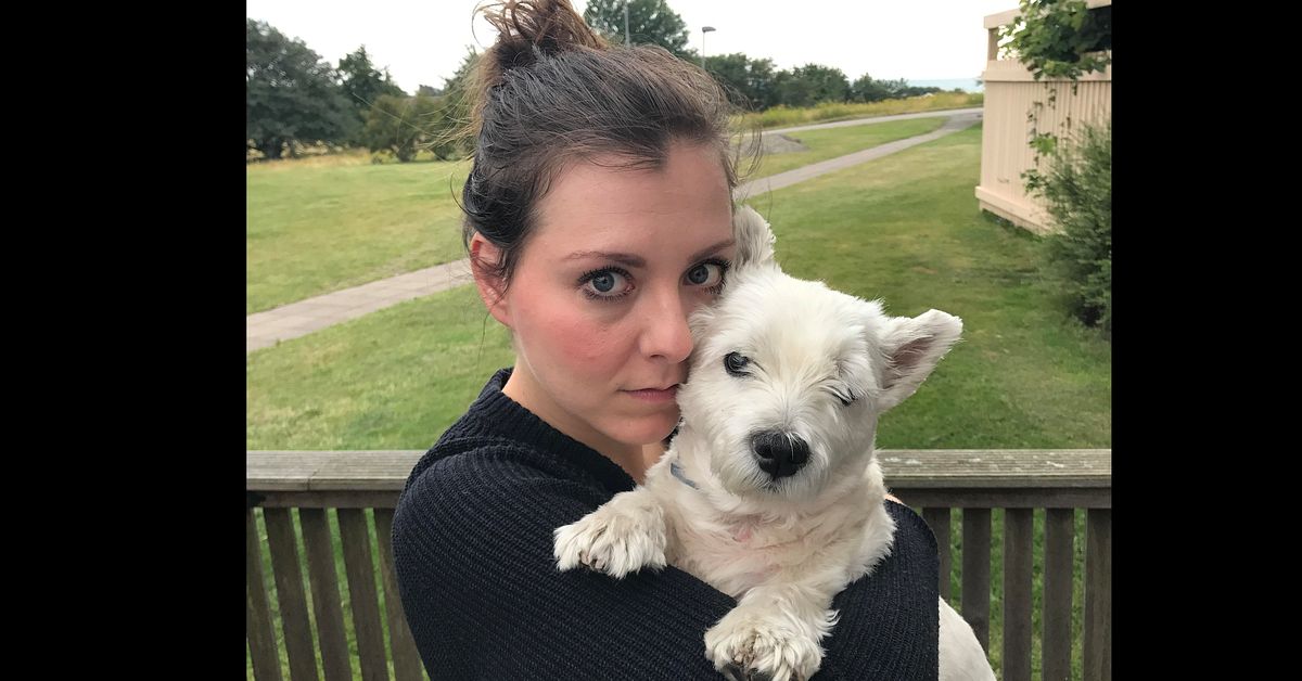 Nicky bands fast i tassarna utanför affär | SVT Nyheter