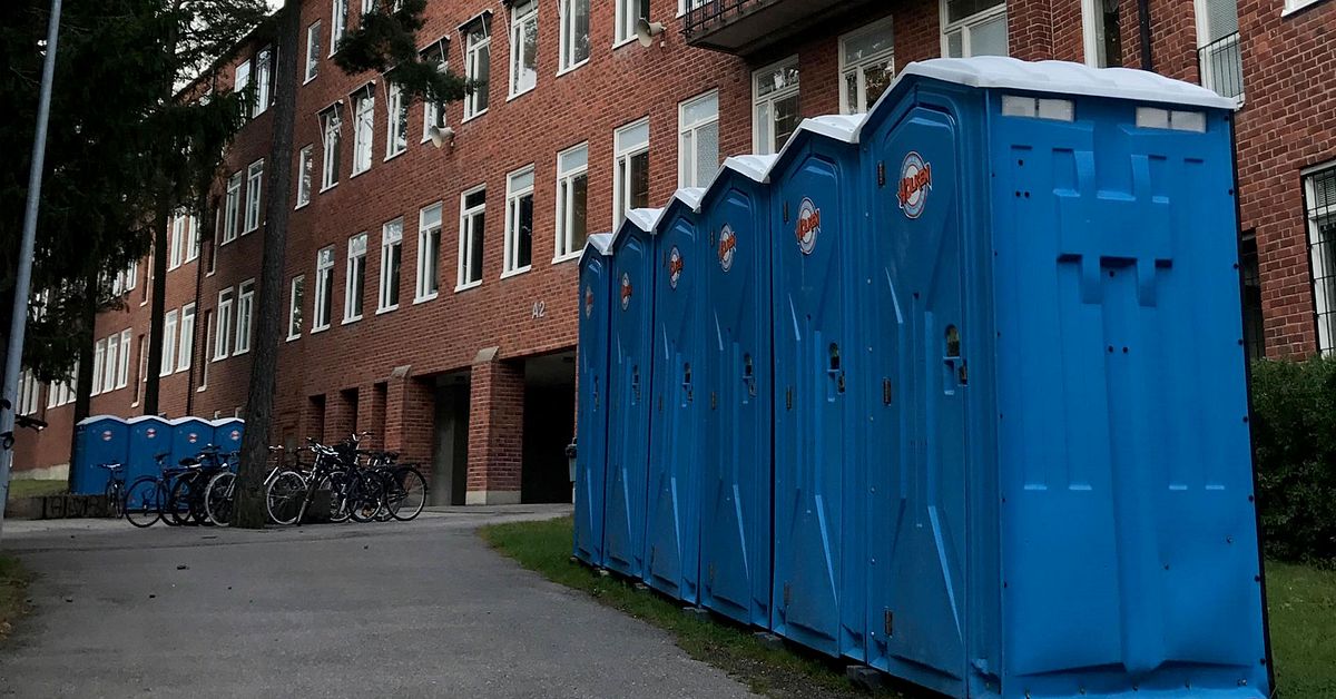 Vattnet avstängt på gymnasieskolan – skolgården fylls med bajamajor ...