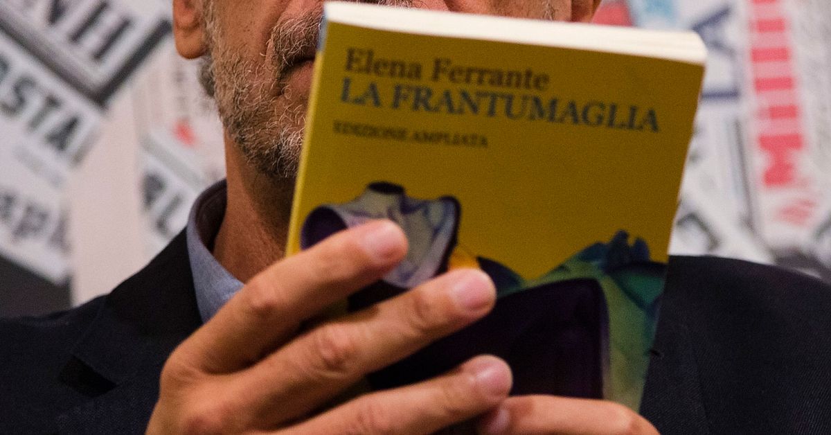 Elena Ferrante skriver på nytt material | SVT Nyheter