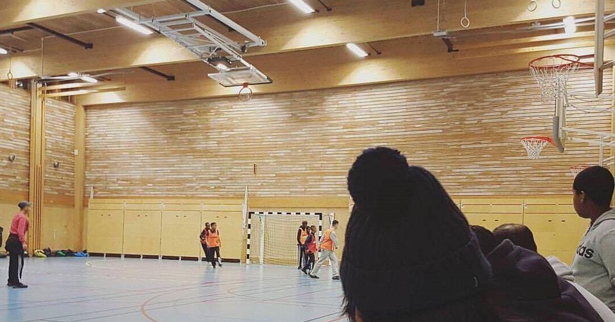 Ungdomsturnering i Tensta – alla får komma | SVT Nyheter