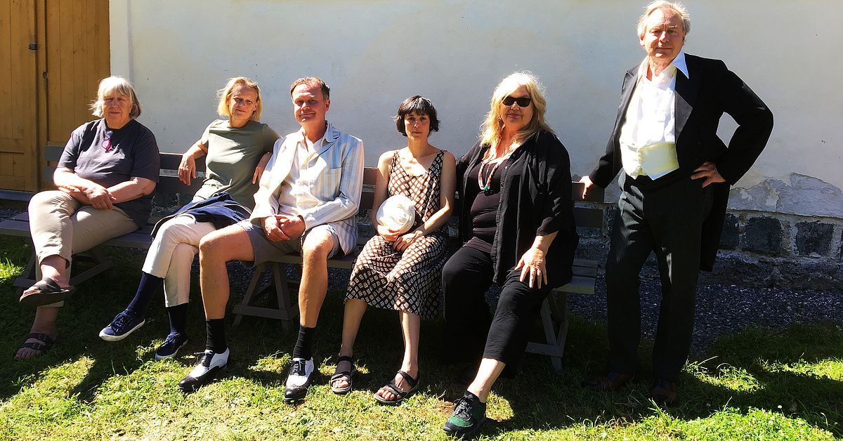 Dramatiker blandar Bergman med Hasse & Tage på Stadra | SVT Nyheter