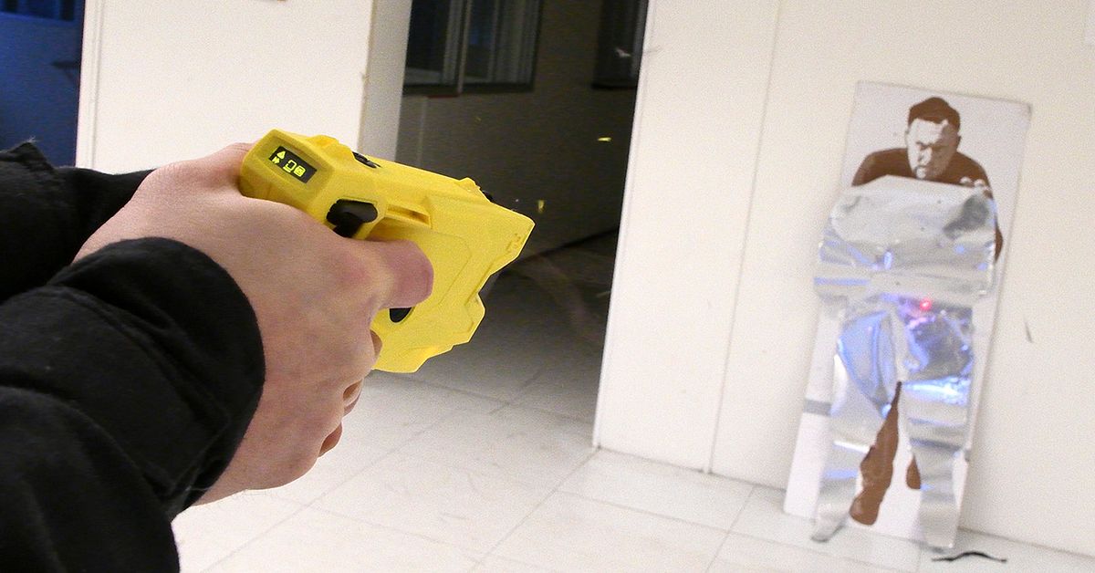 Facket: ”Ge alla poliser elpistol” | SVT Nyheter