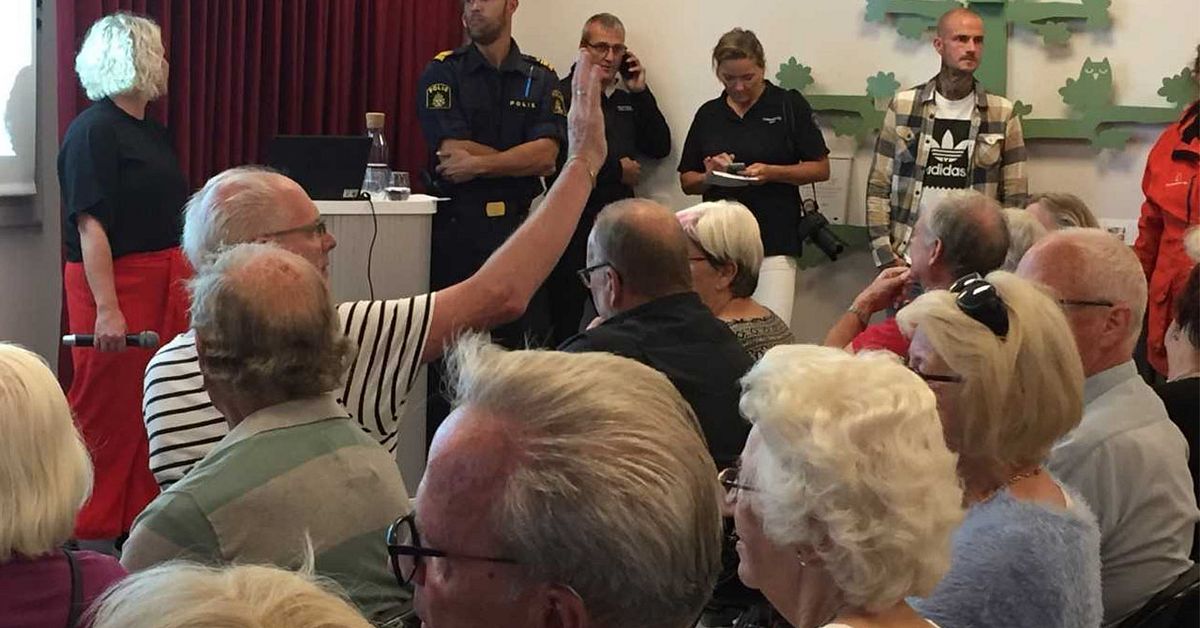 Möte för att minska oro i Oxie lockade stor publik | SVT Nyheter