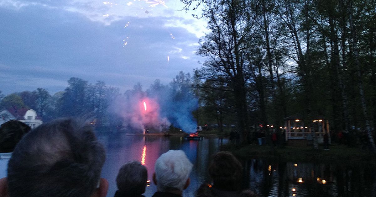 Valborg i Orrefors i eld och vatten | SVT Nyheter