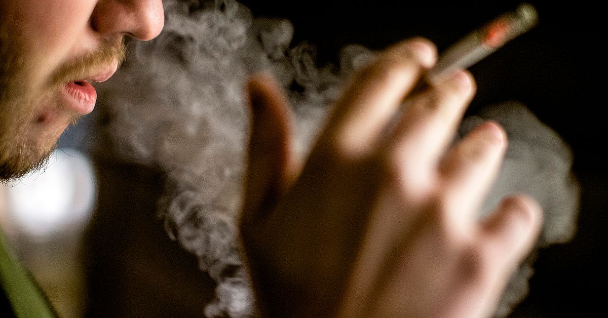 Hyresvärd fimpar rökare – inför rökförbud i nya lägenheter | SVT Nyheter